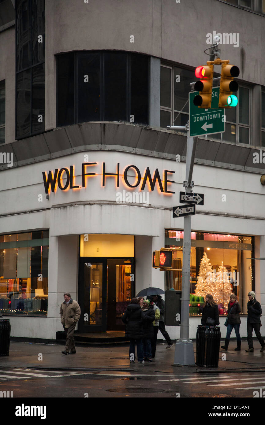 Wolf home products logo hi-res stock photography and images - Alamy