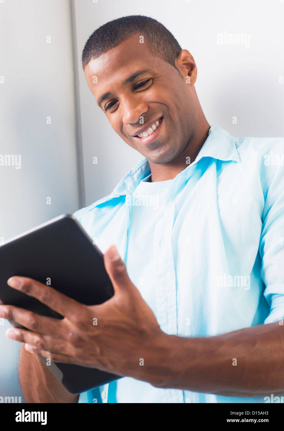 Black man smile tablet hi-res stock photography and images - Alamy