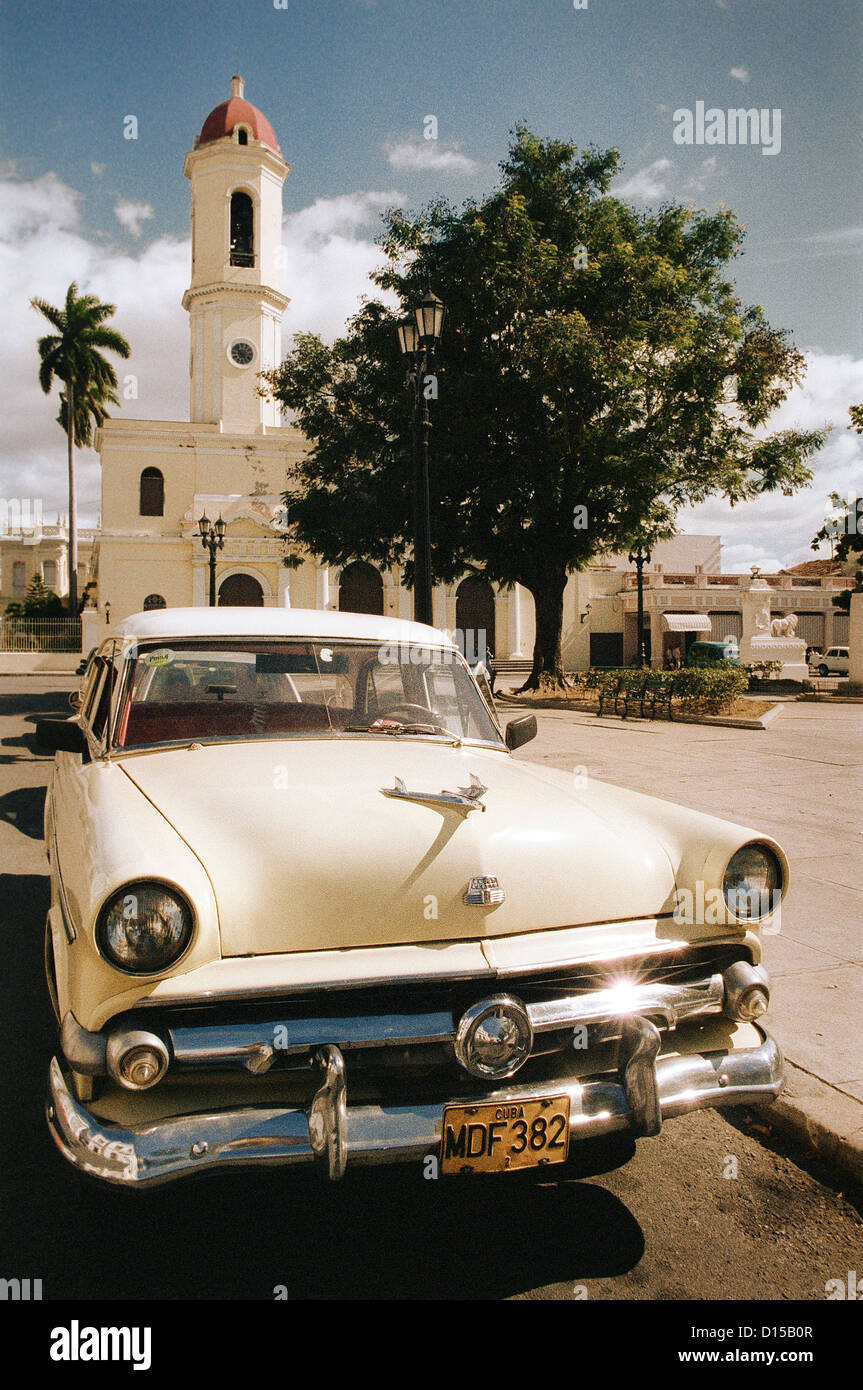 Cienfuegos, Cuba, '54 Ford Fairlane Stock Photo - Alamy