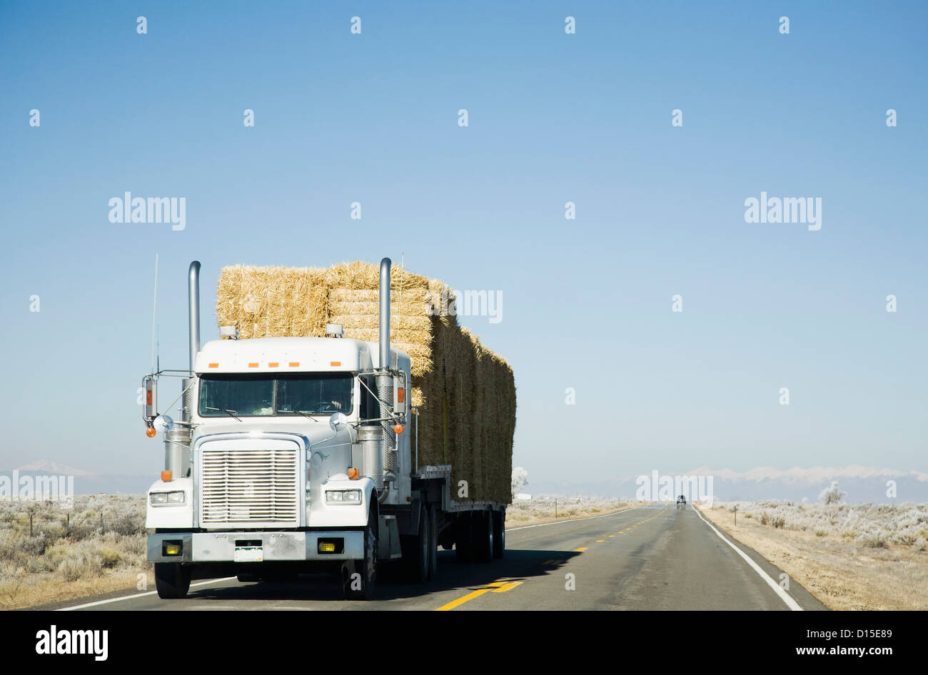 Hauling hay hi-res stock photography and images - Alamy