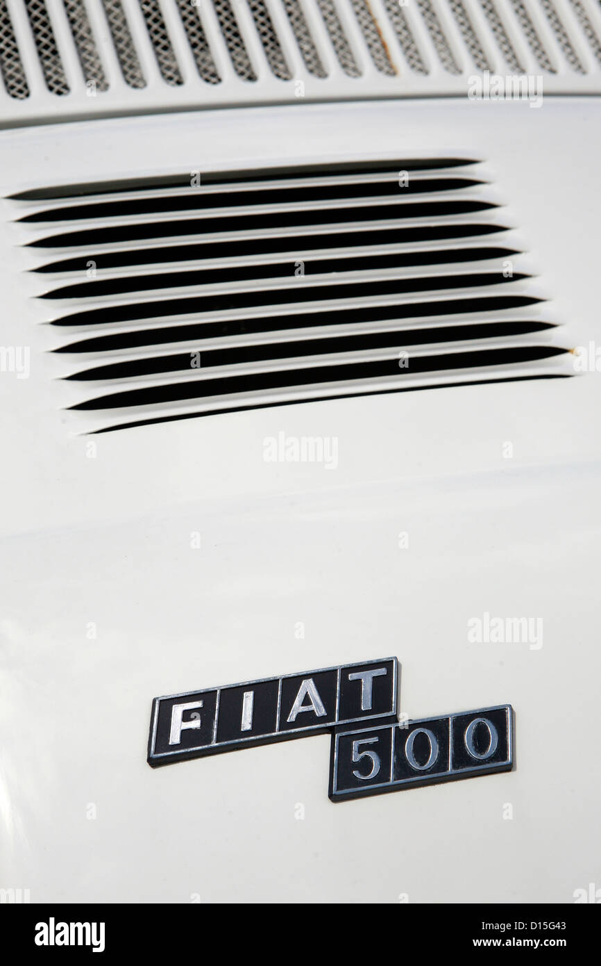 The rear badge and vent of a white Fiat 500 classic car Stock Photo - Alamy