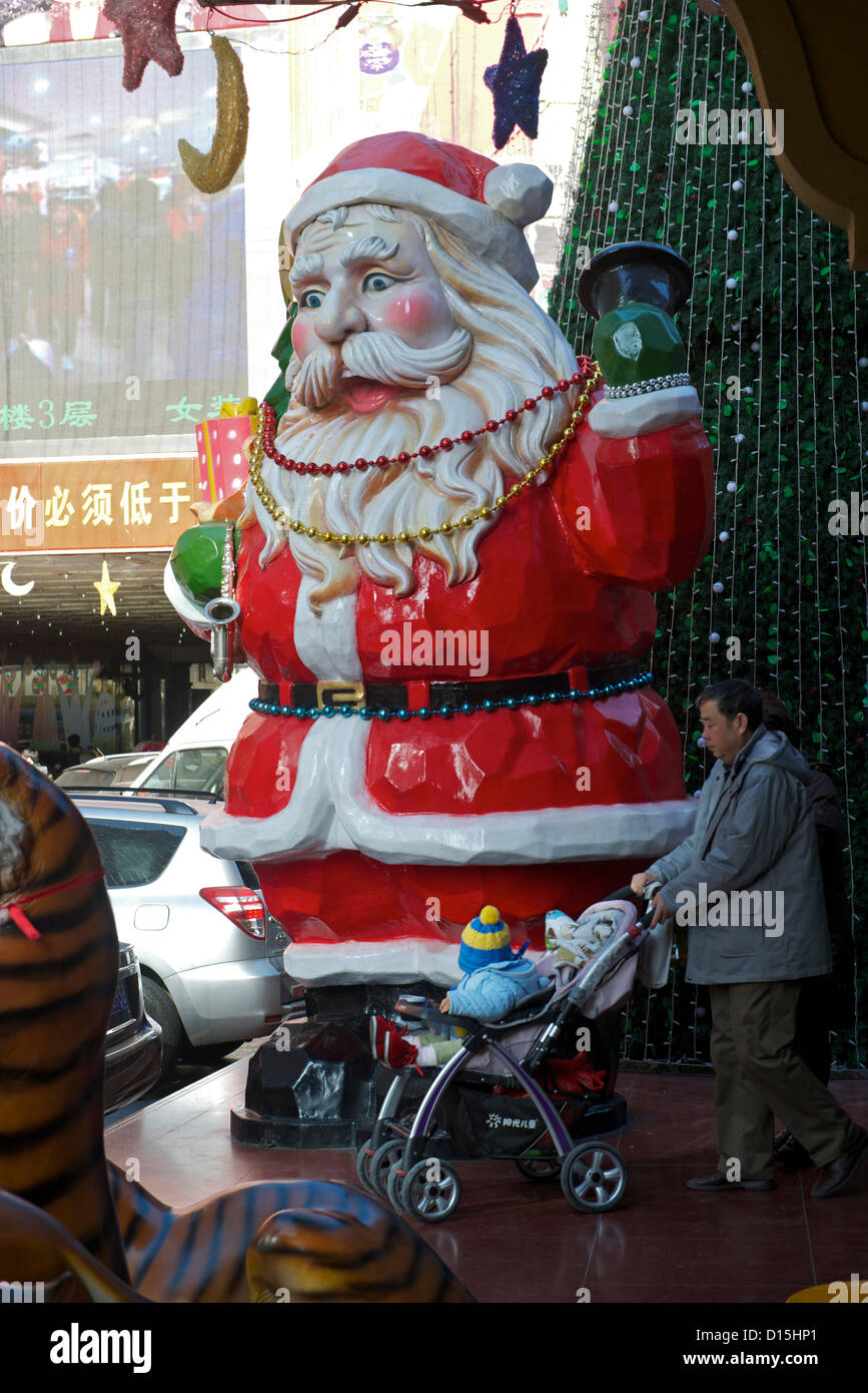Couple with a pram hi-res stock photography and images - Alamy