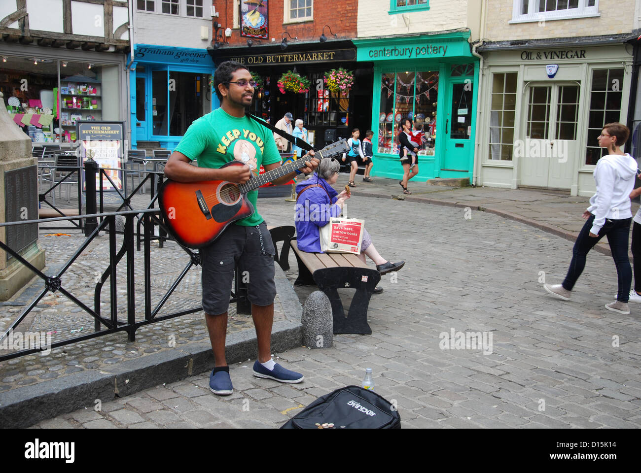 Children busking hi-res stock photography and images - Alamy