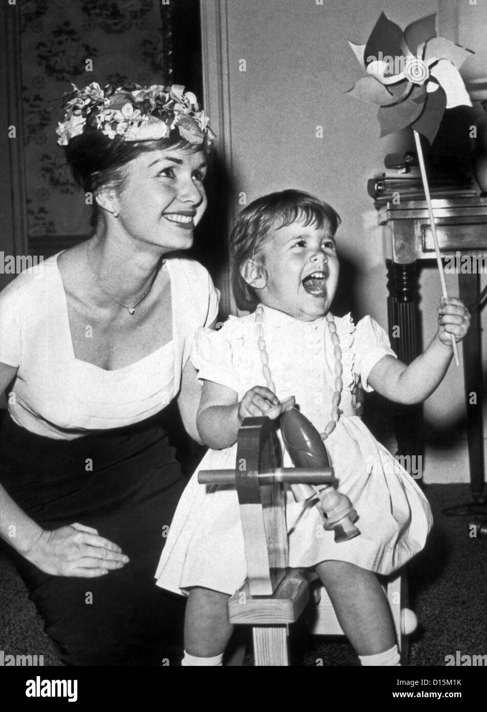 Carrie fisher and debbie reynolds Black and White Stock Photos & Images - Alamy