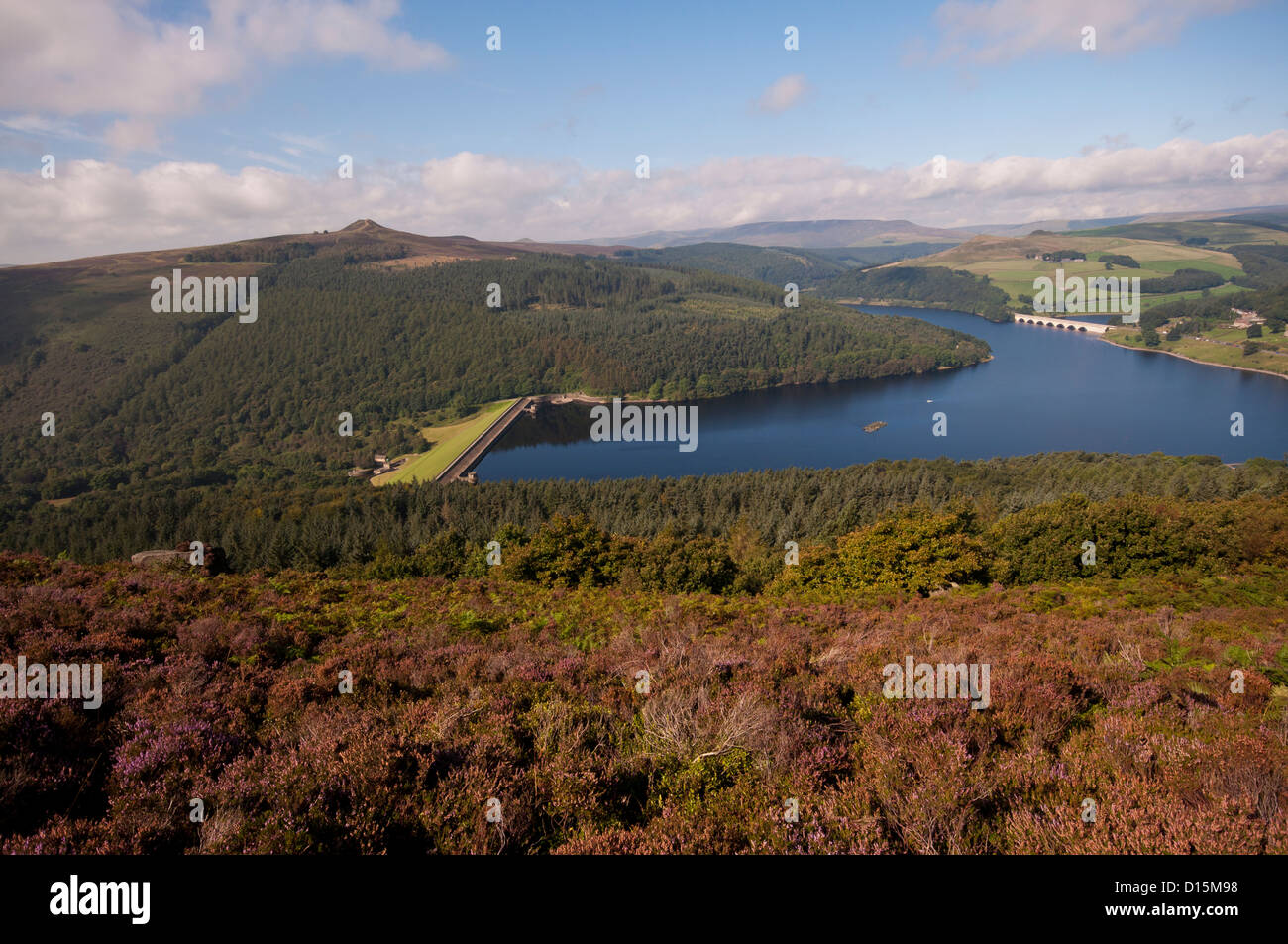 The pointed peak of Win Hill seen on the left, with Ladybower Reservoir ...