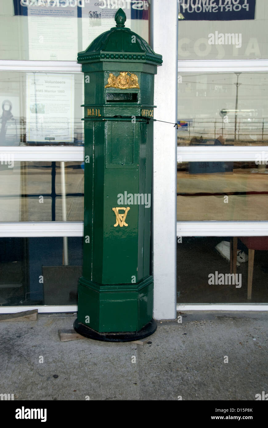 HAMPSHIRE; PORTSMOUTH; NAVAL DOCKYARD; GREEN VICTORIAN POST BOX Stock ...