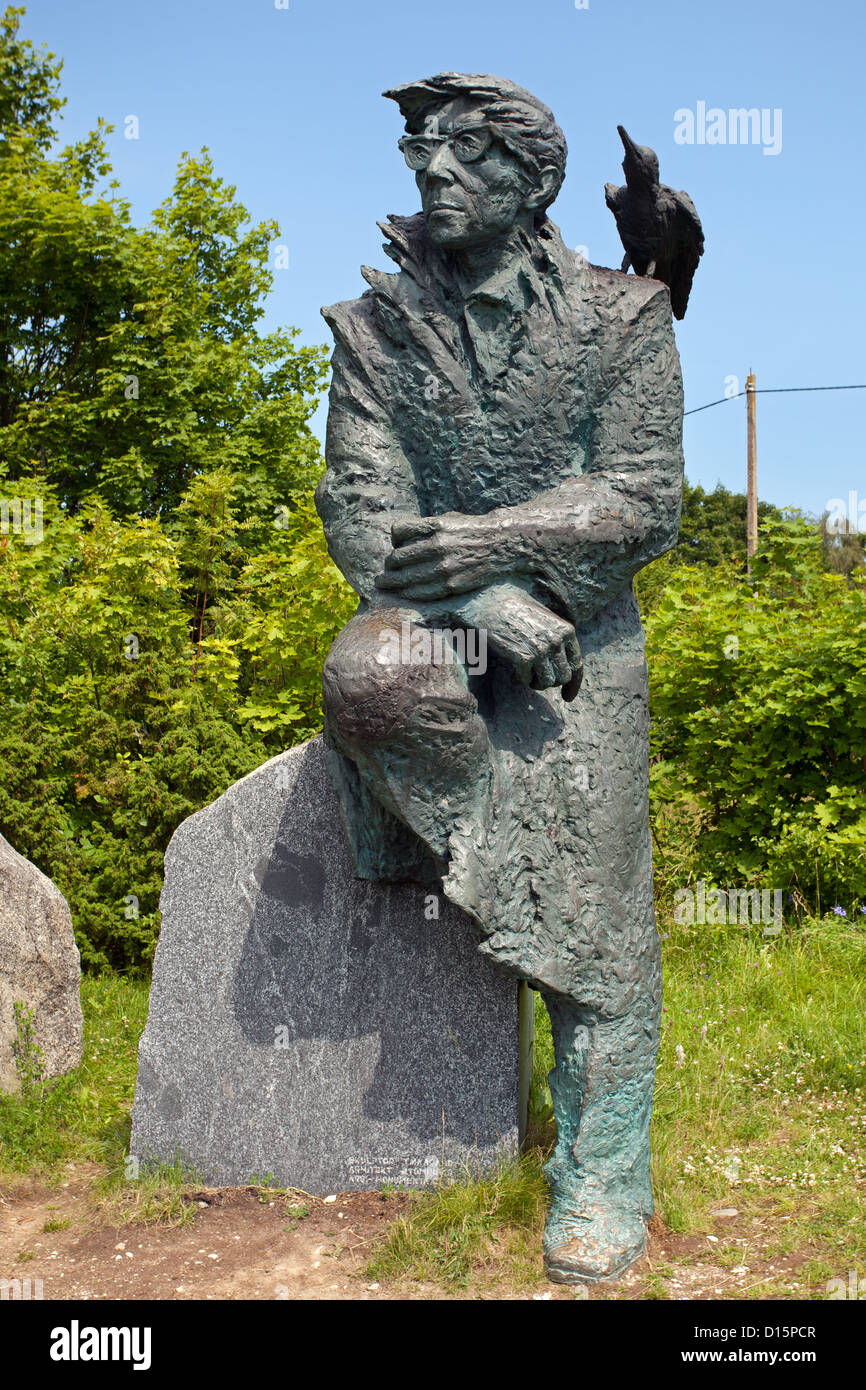 Muhu: Koguva: Juhan Smuul Memorial Sculpture Stock Photo - Alamy