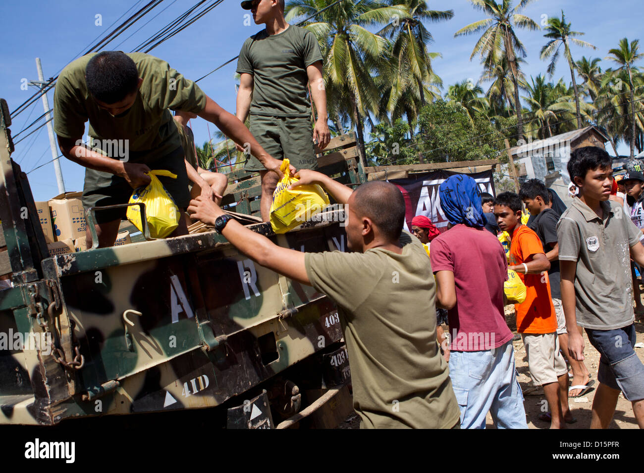 Philippine Army assist in aid distribution, Cagayan De Oro, Mindanao ...