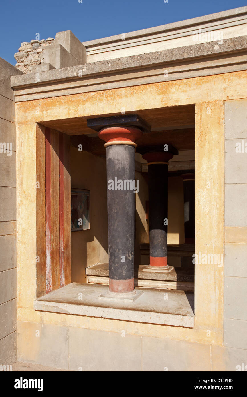 Knossos Palace: East Wing: Columns Stock Photo - Alamy