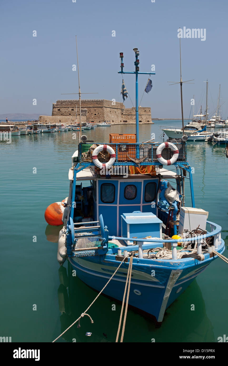 Iraklion: Boat with Venetian Fortress Stock Photo - Alamy