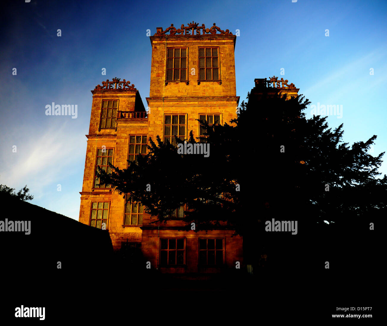 Elizabethan house window hi-res stock photography and images - Alamy