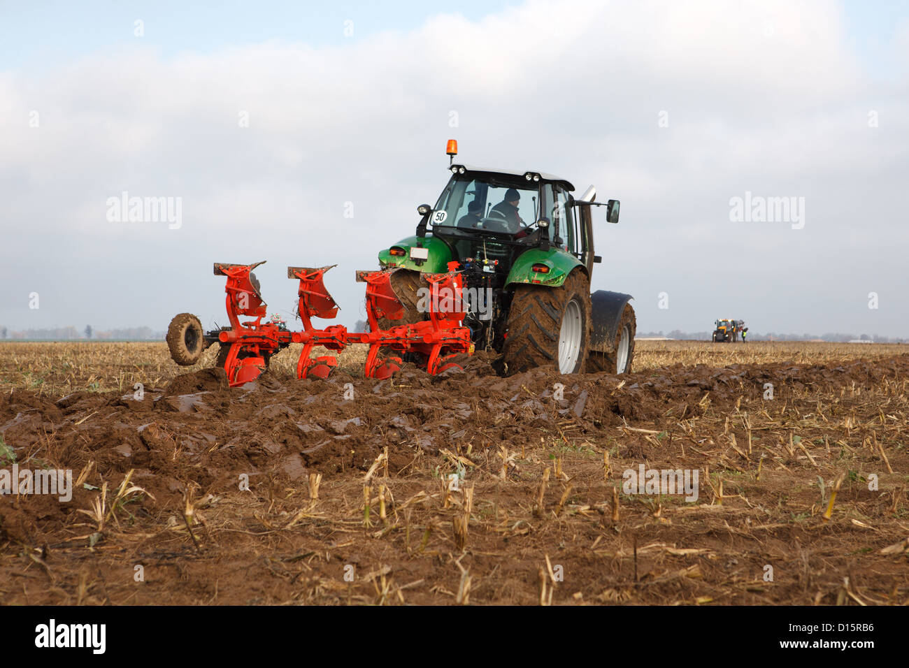 Work in field on tractor hi-res stock photography and images - Alamy