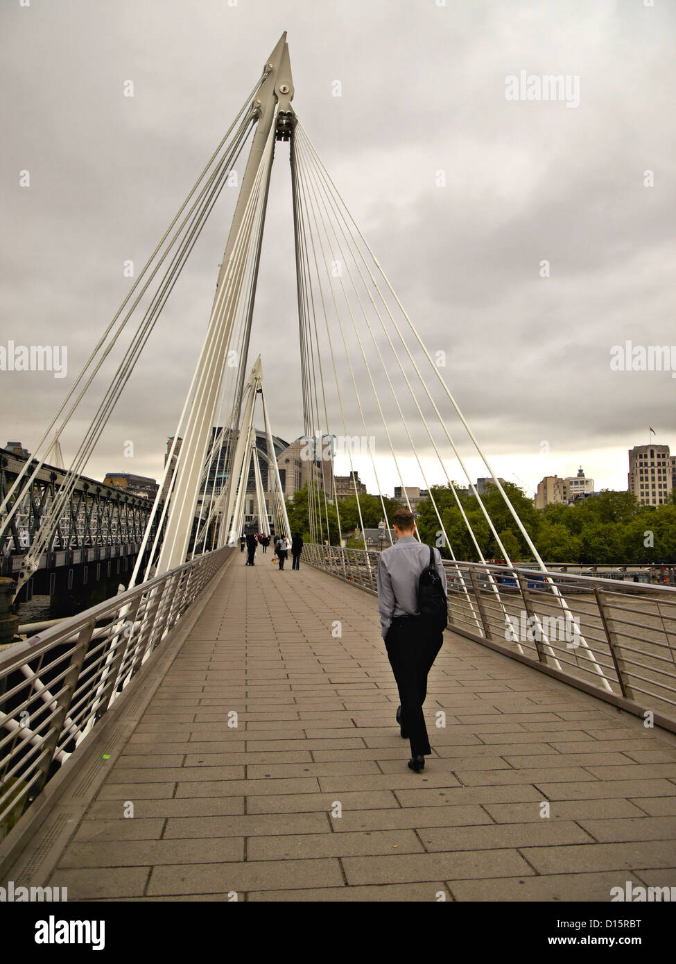 London united kingdom pedestrian bridge hi-res stock photography and ...