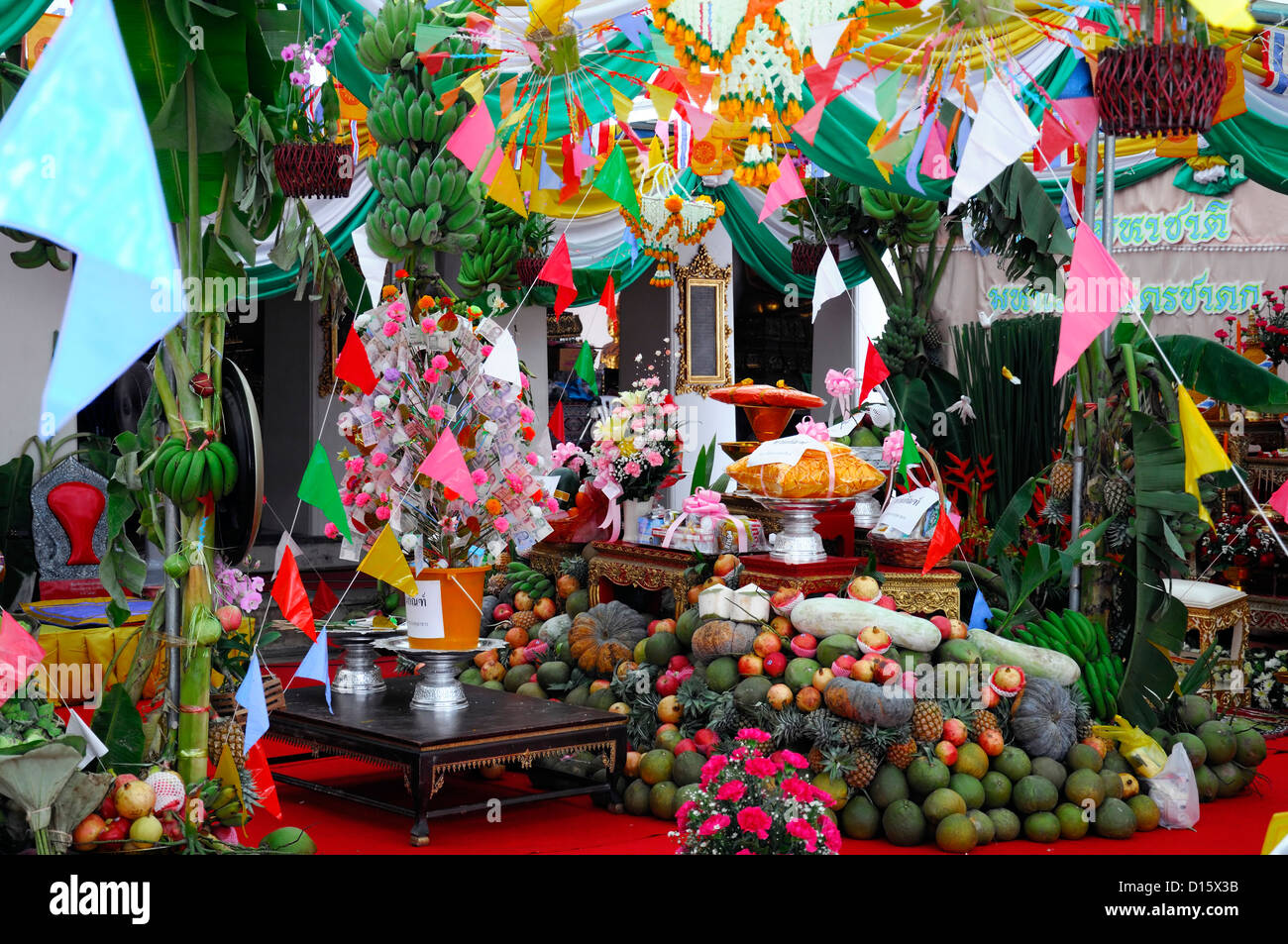 Food offering shrine hi-res stock photography and images - Alamy