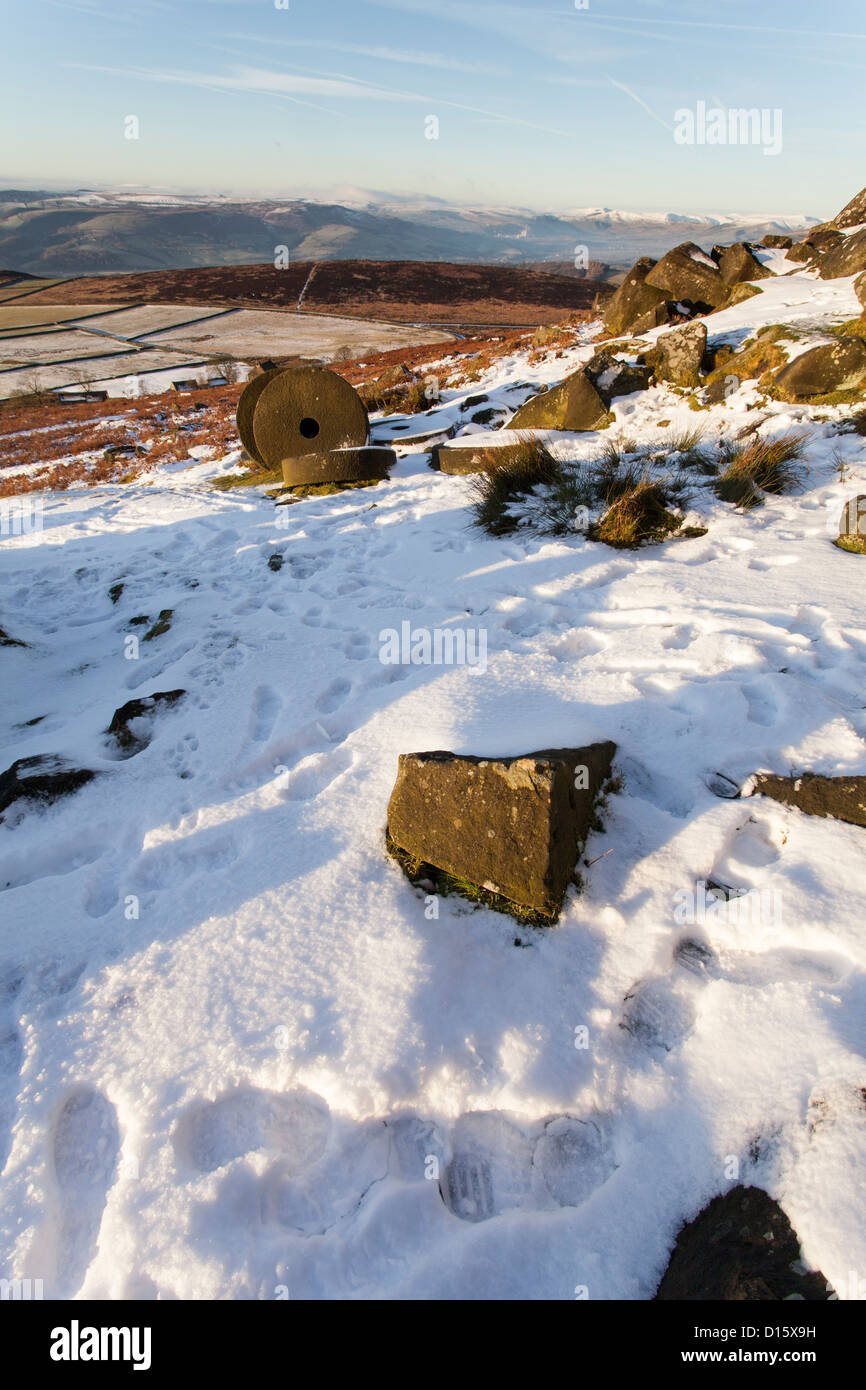 Stanage Edge Winter Millstones High Resolution Stock Photography and ...