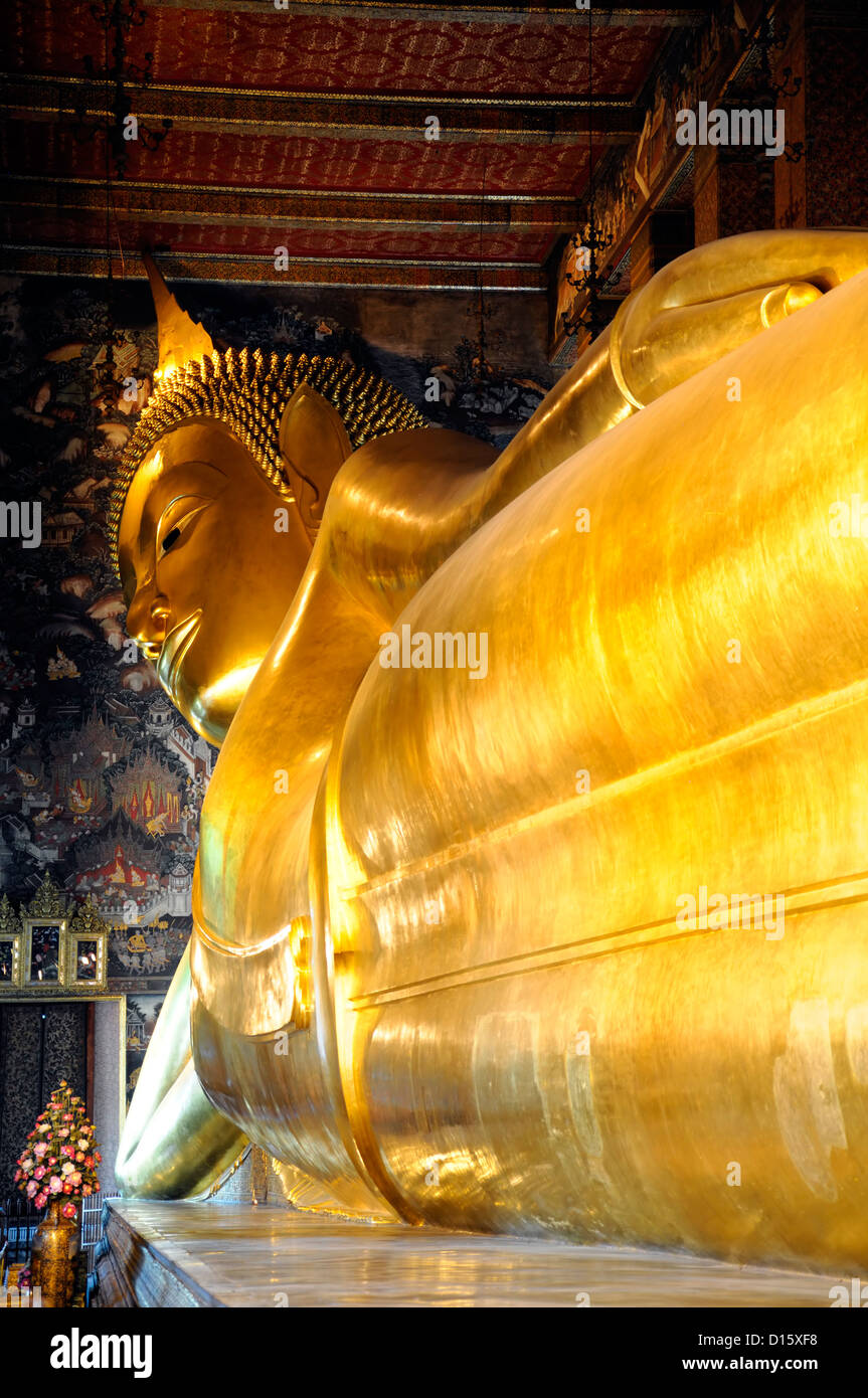 Wat Pho Temple of the reclining buddha statue shrine buddhist religion ...