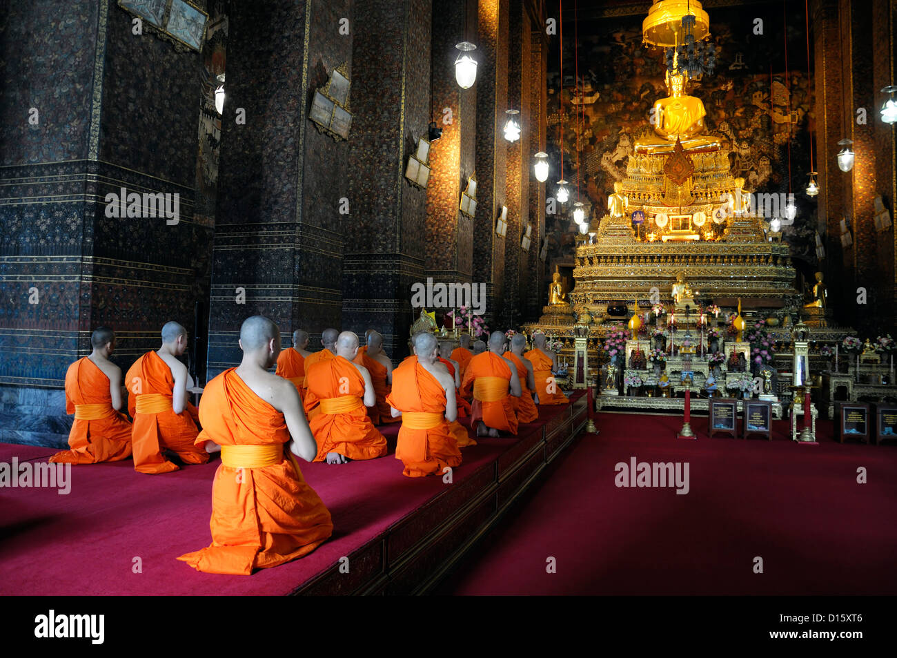 Chanting monks hi-res stock photography and images - Alamy