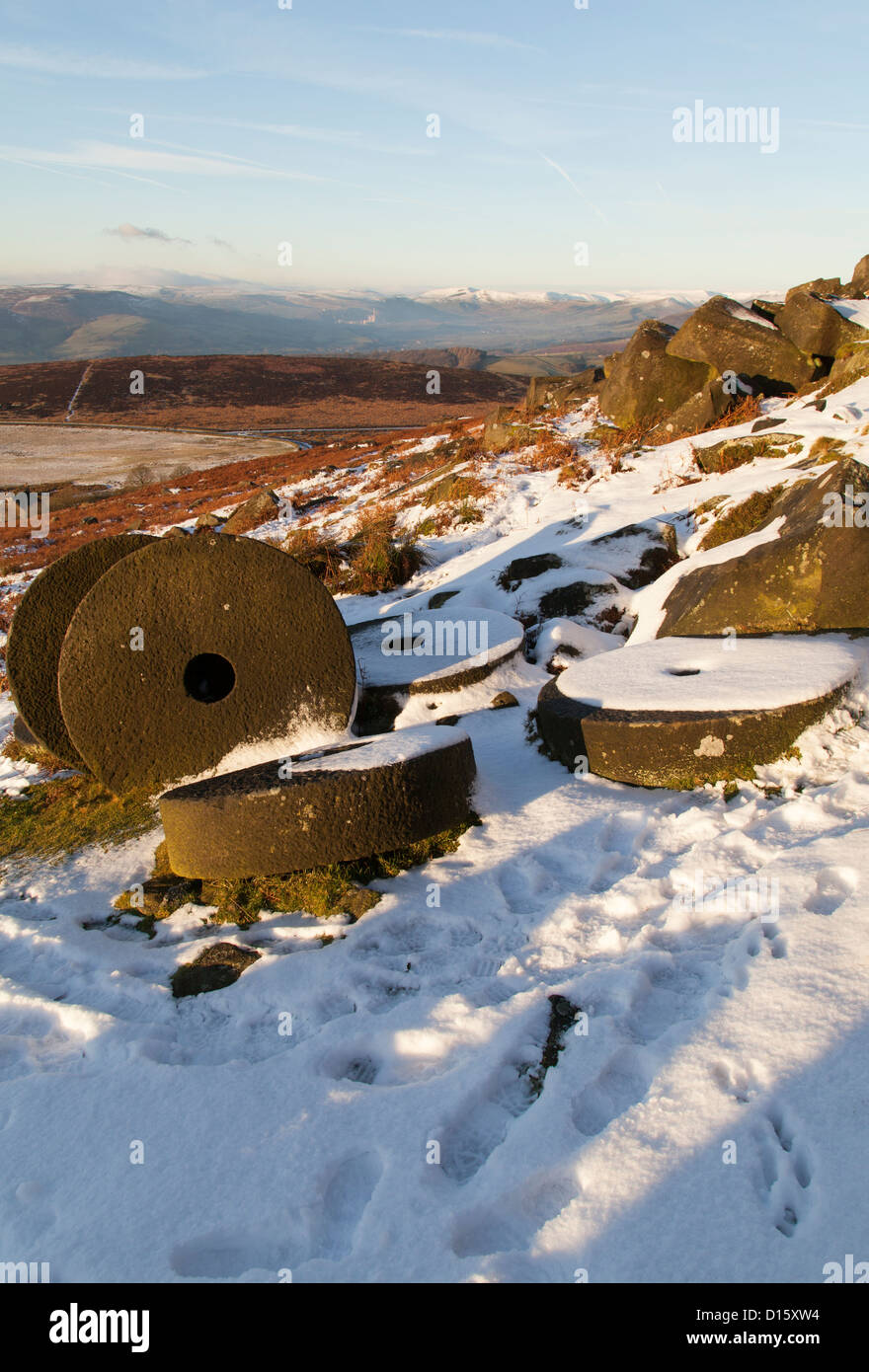 The Peak District National Park. Millstones on Stanage Edge in Winter ...