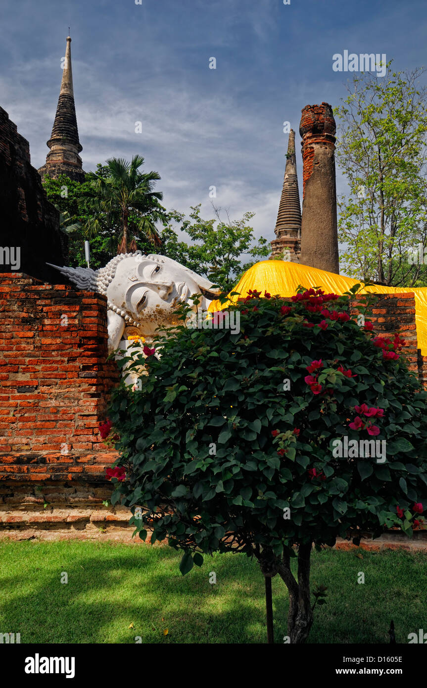 wat yai chai mongkhon Ayutthaya Historical Park Thailand stupa buddhist ...