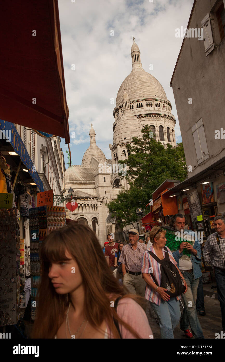 Crowded paris street hi-res stock photography and images - Alamy
