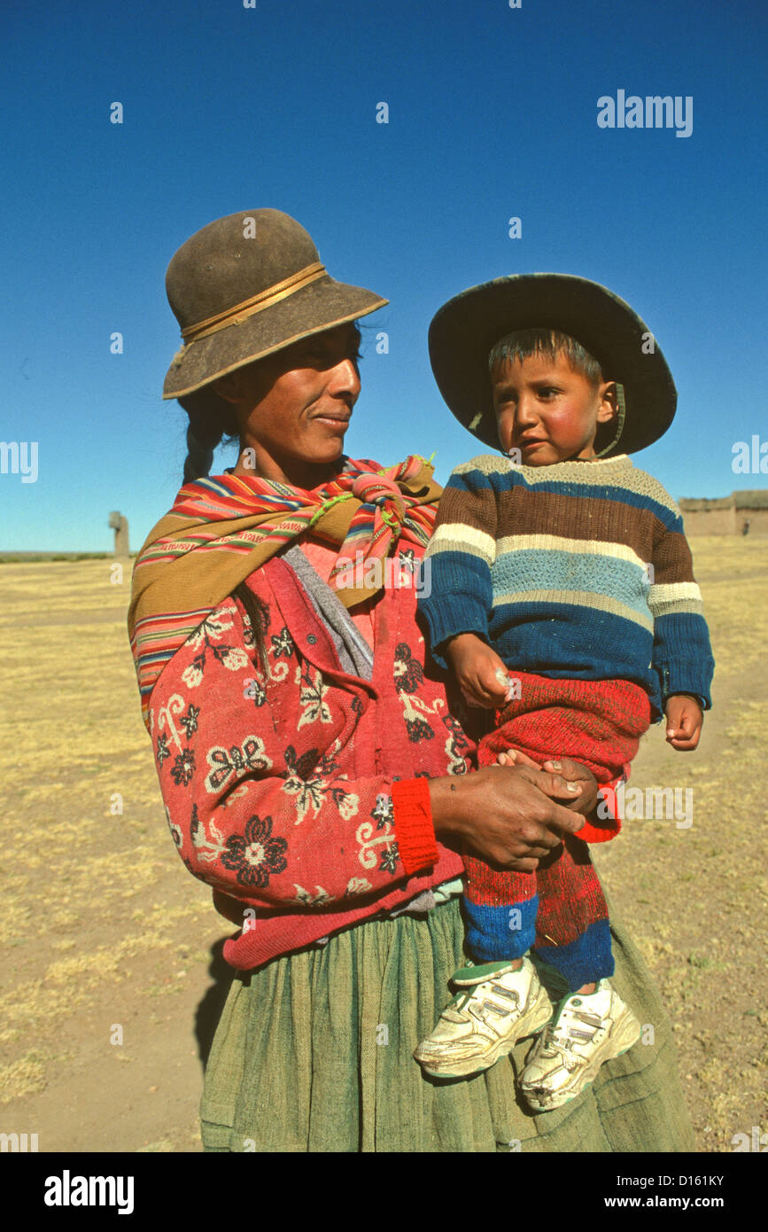 Native Aymara mother and child in the Altiplano, Andes, Bolivia Stock ...