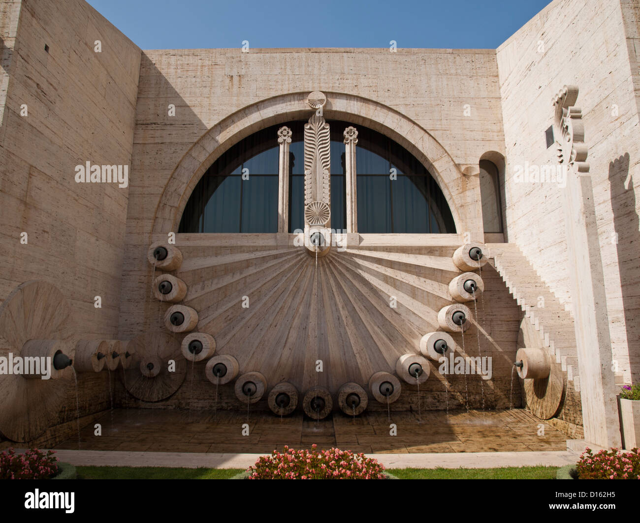 Cascade building hi-res stock photography and images - Alamy