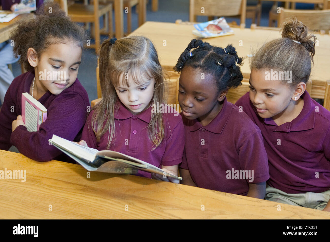 Four children reading Stock Photo - Alamy