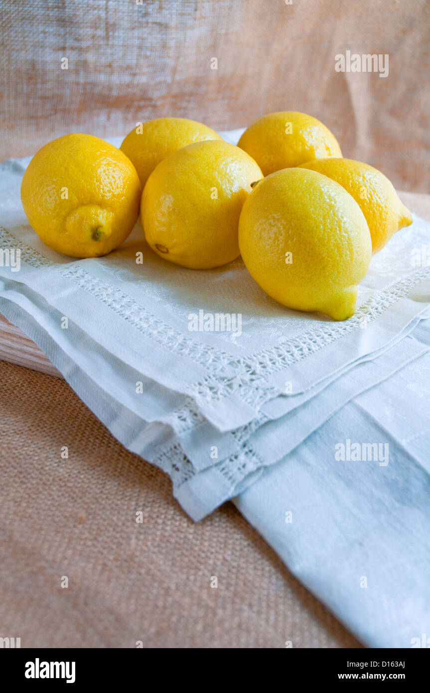 Seis frutas hi-res stock photography and images - Alamy