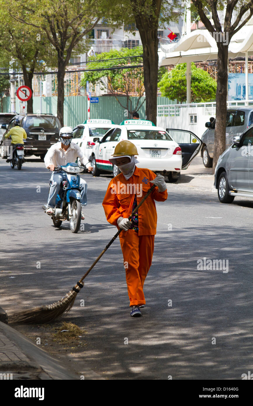 Asian street sweeper hi-res stock photography and images - Alamy