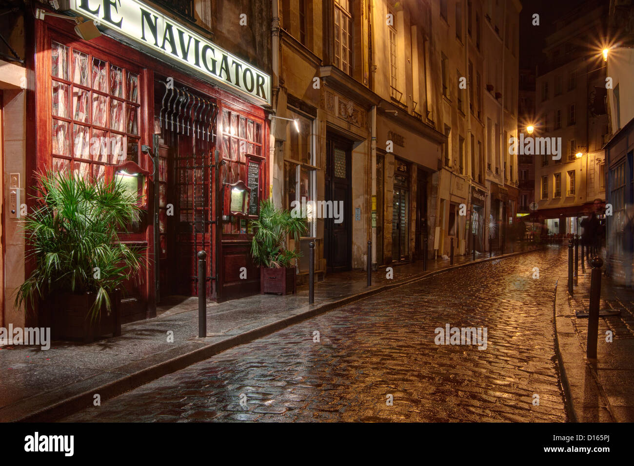 Paris cobble stone hi-res stock photography and images - Alamy