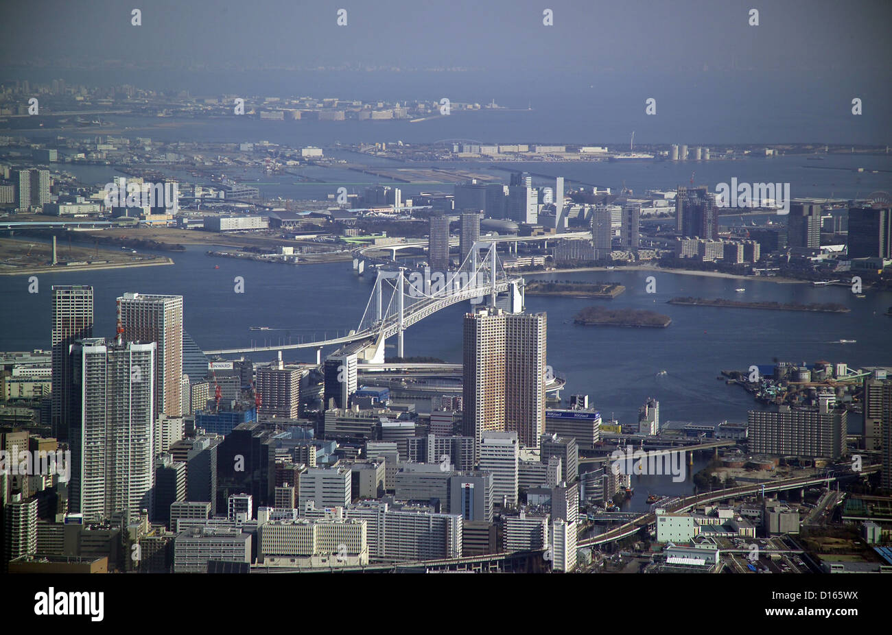 Rainbow bridge and surroundings in tokyo hi-res stock photography and ...