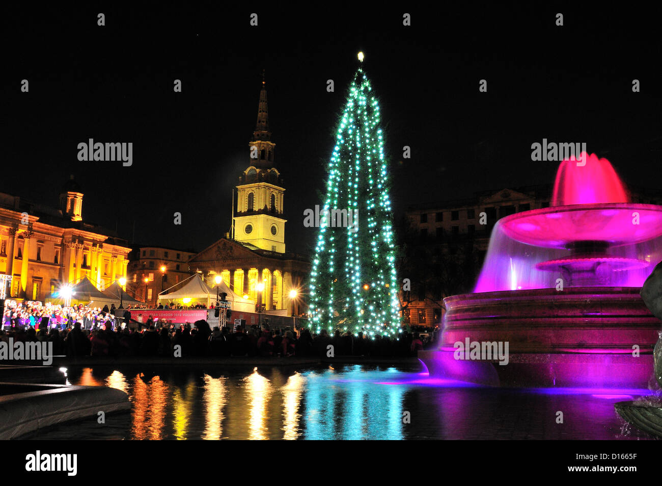 Opera audience london hi-res stock photography and images - Alamy