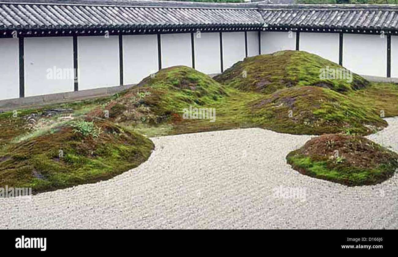 Japanese garden in the karesansui style at tofukuji in kyoto hi-res ...