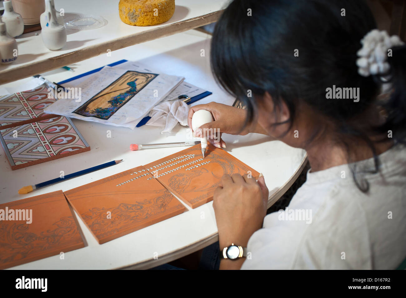 Tile artist hi-res stock photography and images - Alamy