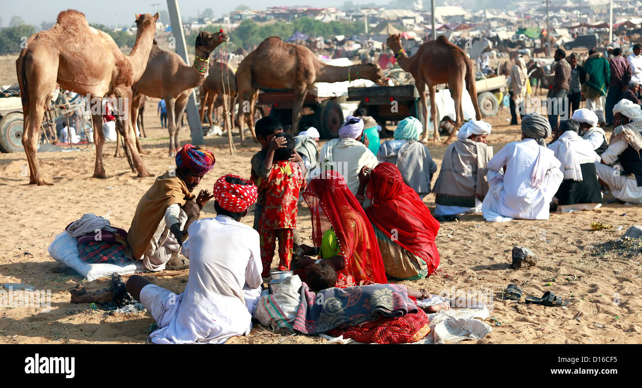 People enjoying Pushkar Fair,Rajasthan Stock Photo - Alamy