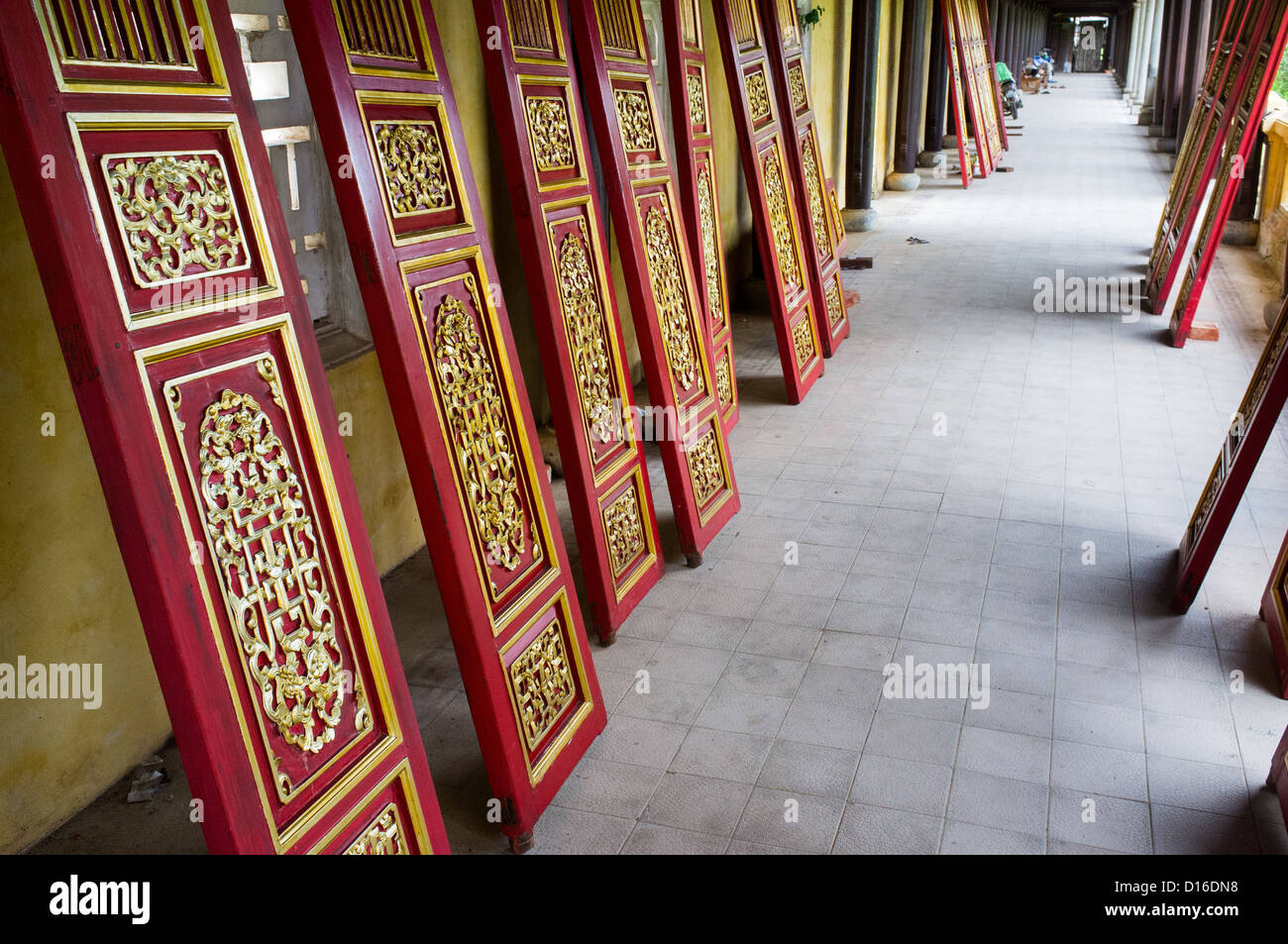 Vietnam doors hi-res stock photography and images - Alamy