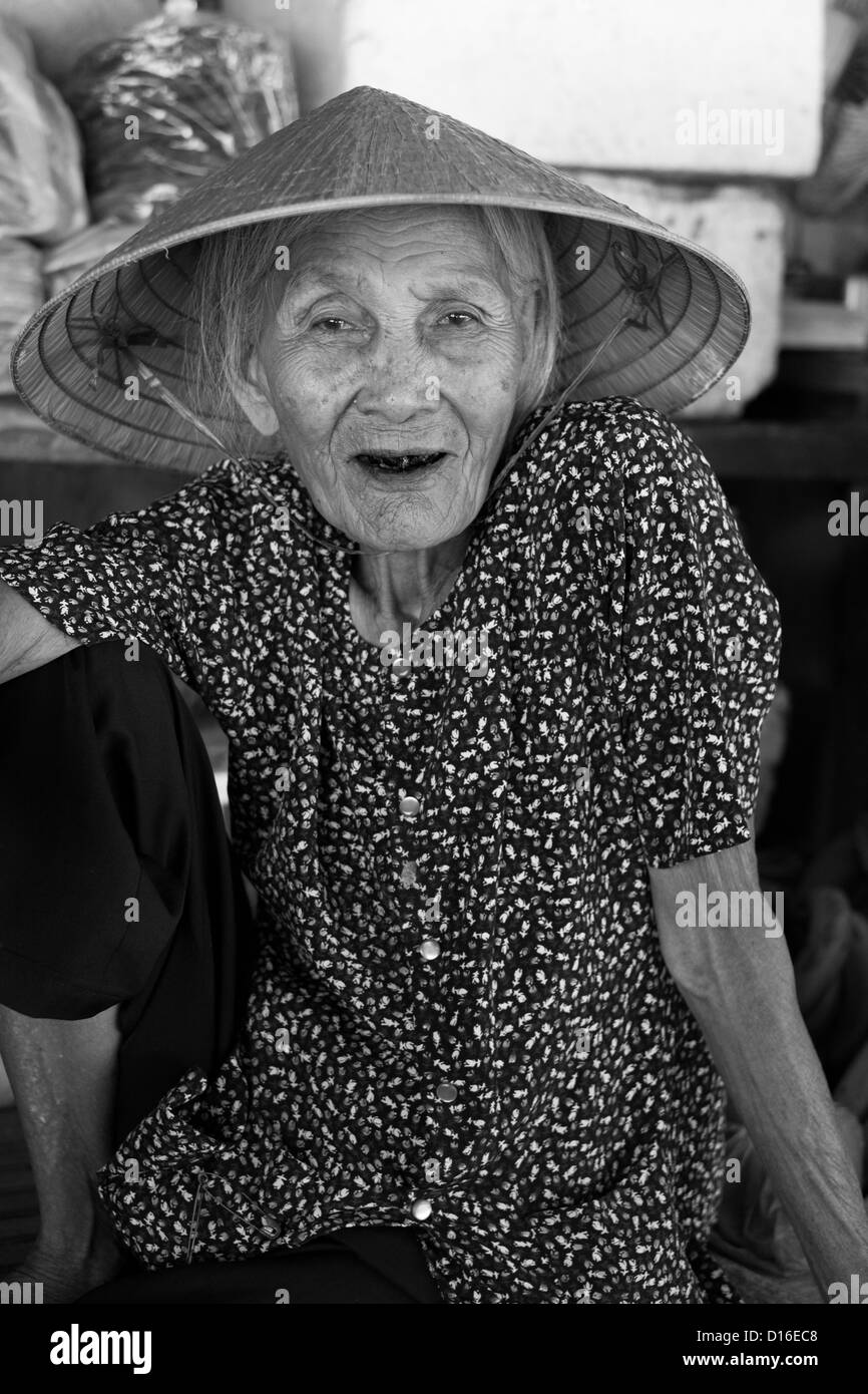 Smiling woman wearing traditional Black and White Stock Photos & Images ...