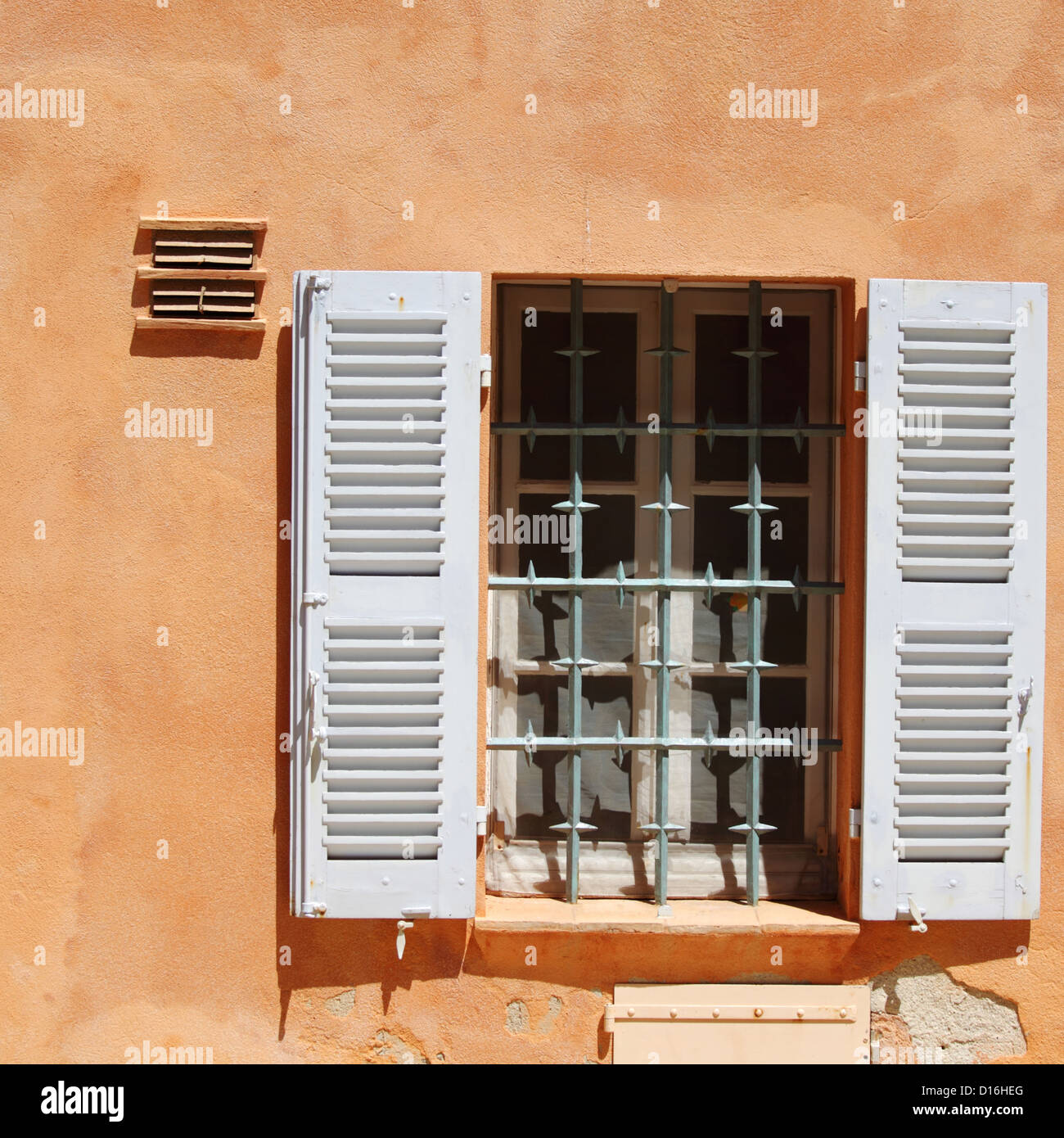 Old window on the wall Stock Photo - Alamy