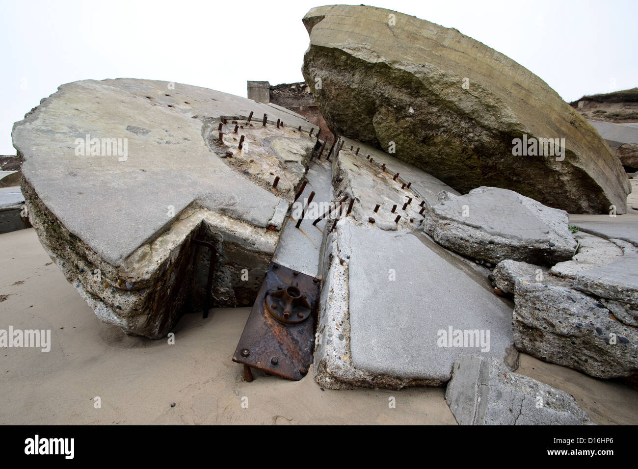Artillery gun battery shoreline hi-res stock photography and images - Alamy