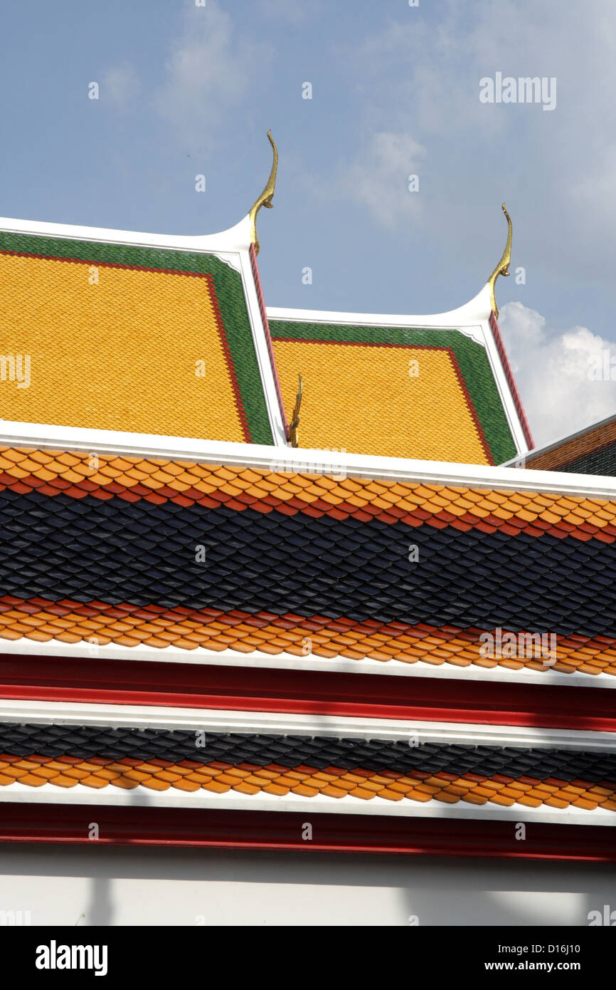 Buddhist temple roof hi-res stock photography and images - Alamy