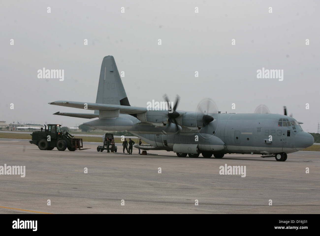 Kc 130j hercules aircraft hi-res stock photography and images - Alamy