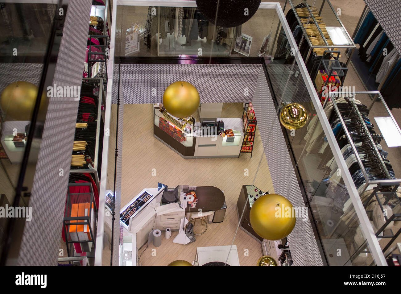 Atrium department store hi-res stock photography and images - Alamy