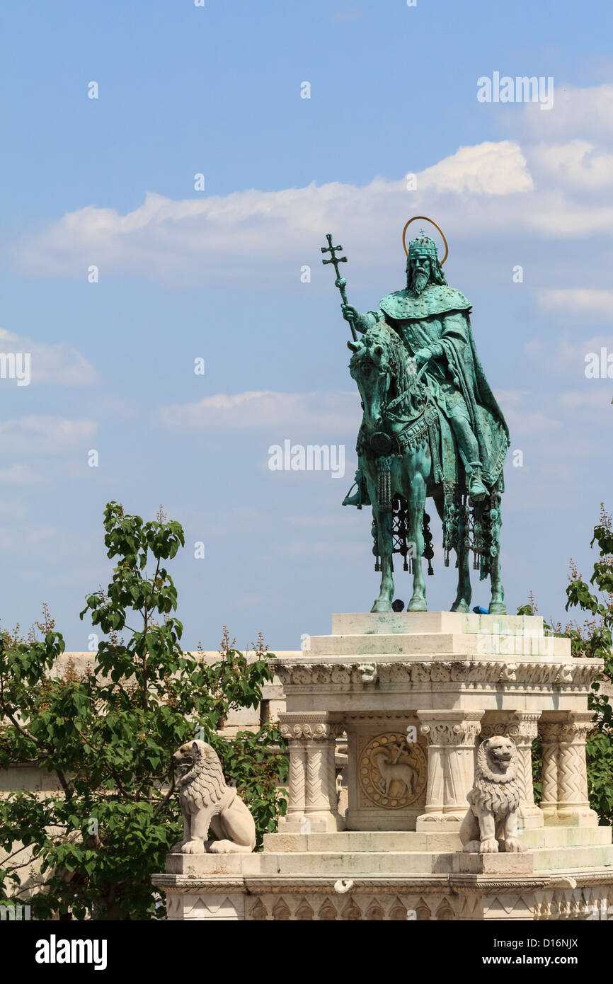 Statue of King Stephan, first King of Hungary Stock Photo - Alamy