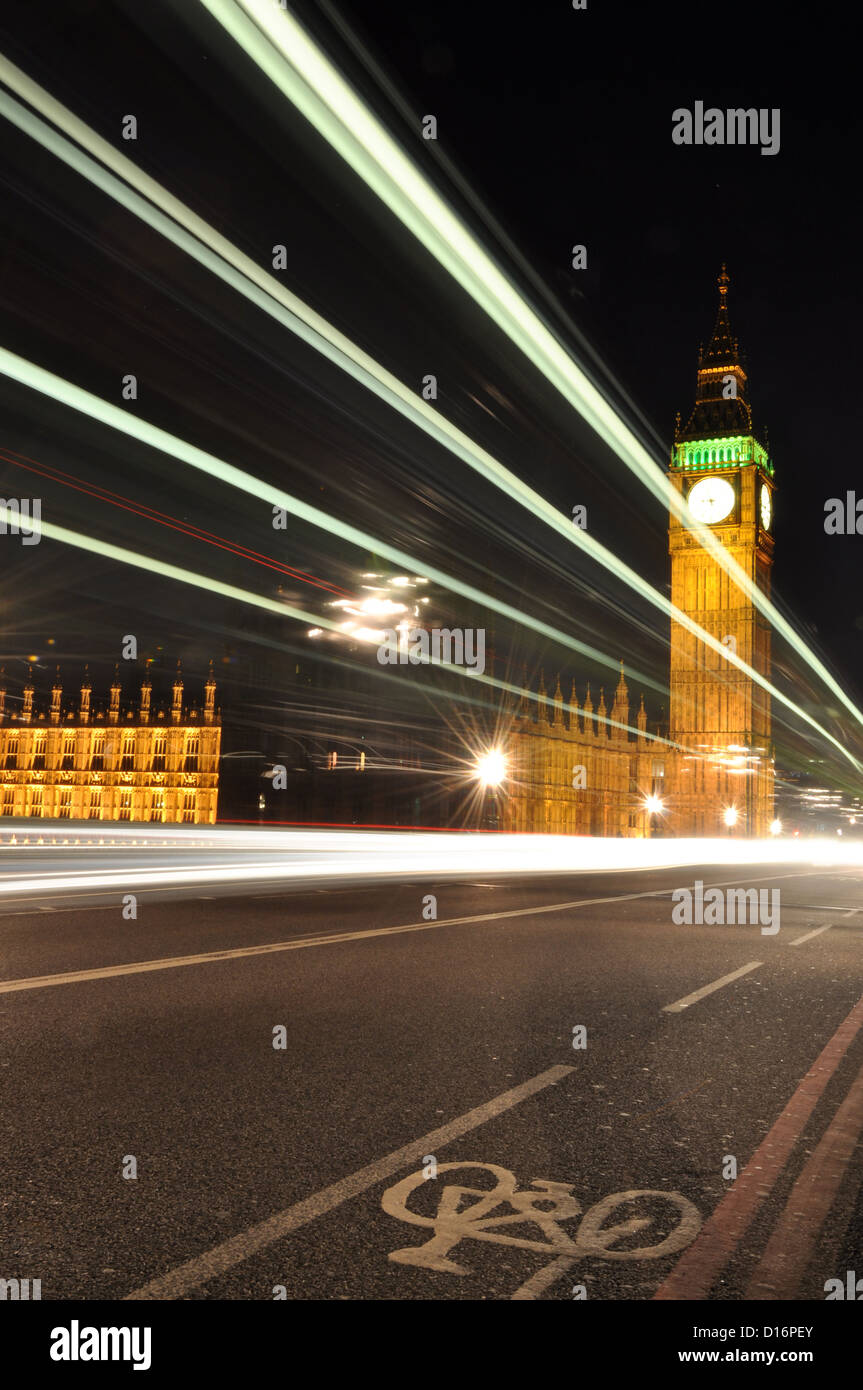 The big ben and london traffic light trails hi-res stock photography ...