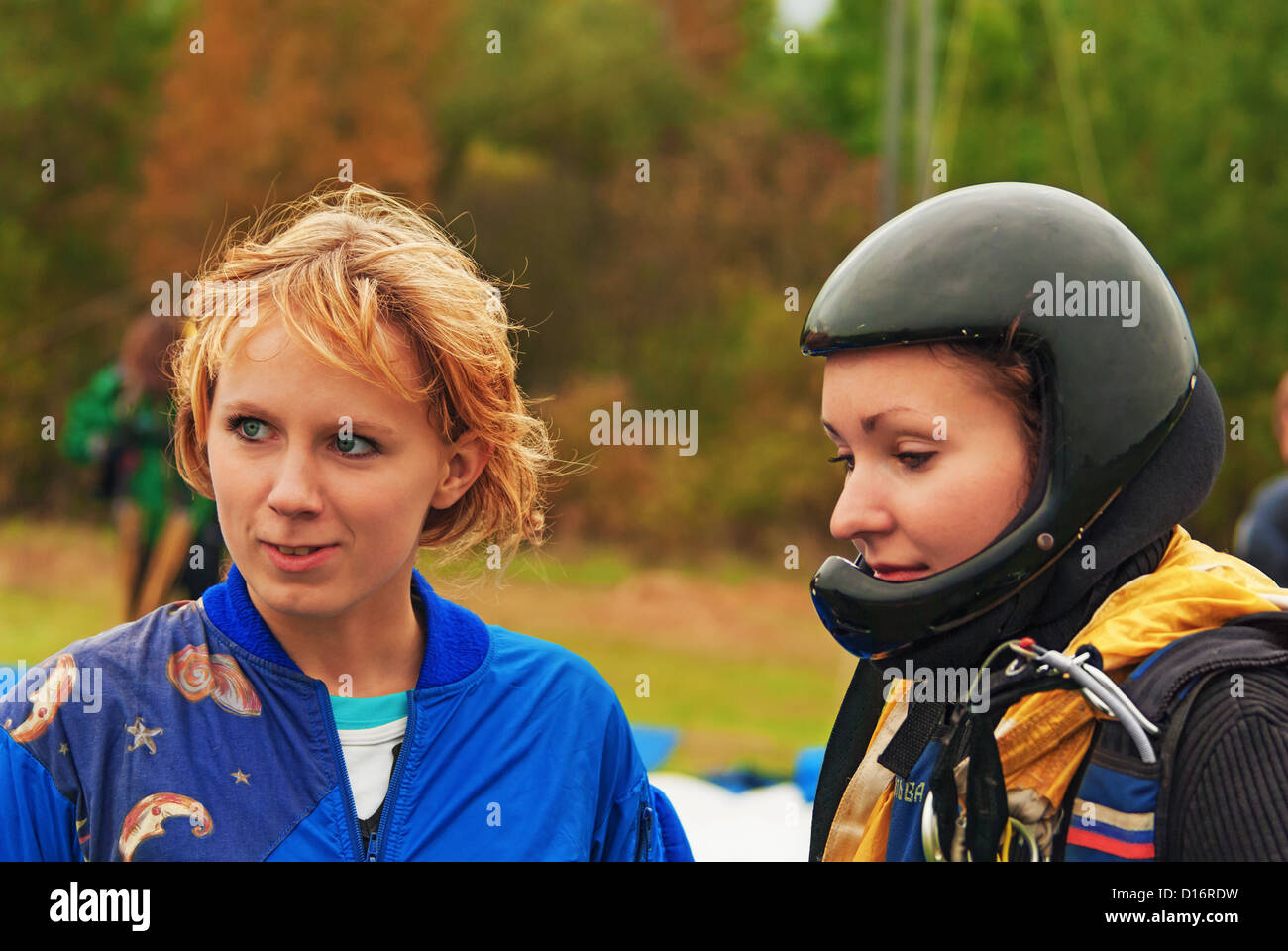 Diving competition girls hi-res stock photography and images - Alamy