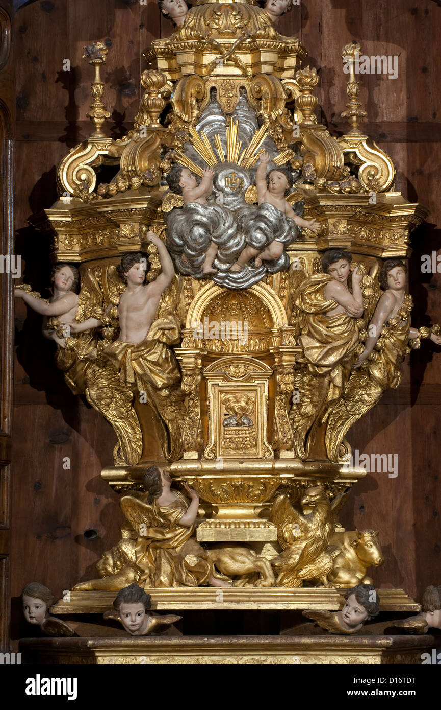 Baroque altarpiece hi-res stock photography and images - Alamy