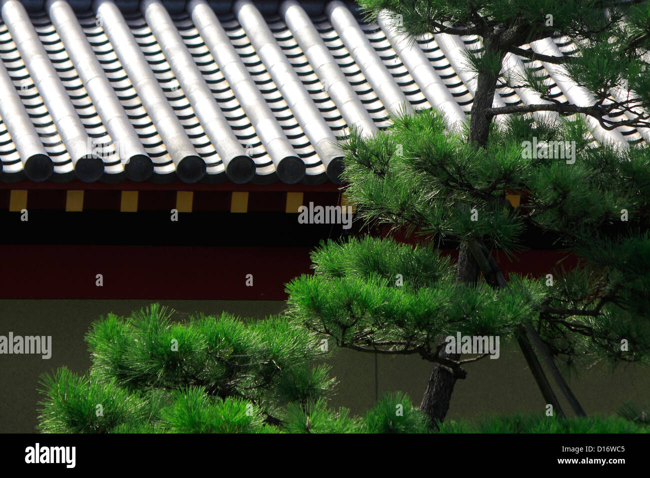 Japanese roof tile hi-res stock photography and images - Alamy