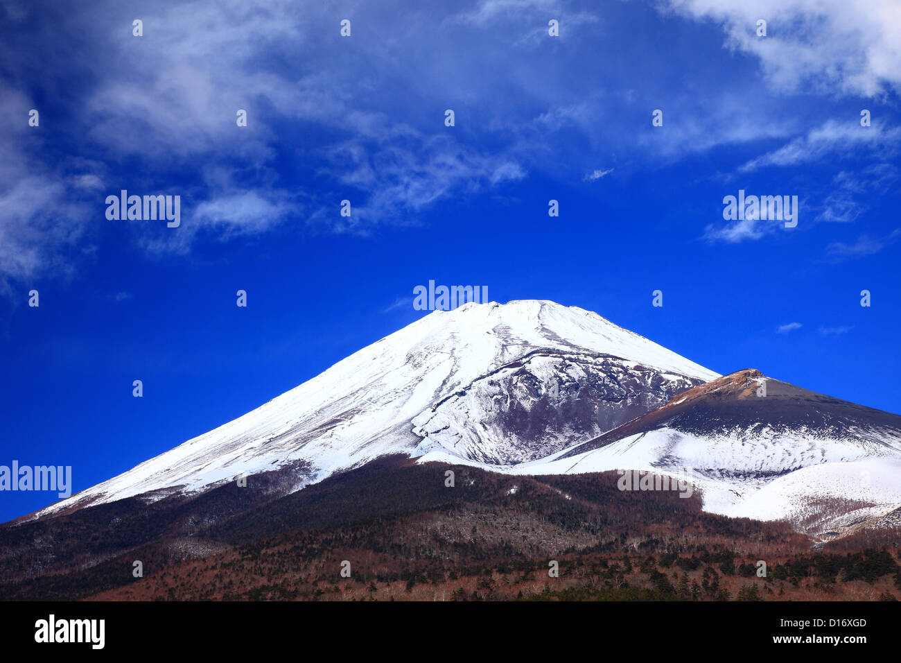 View of mount Fuji covered in snow from Susono, Shizuoka Prefecture ...