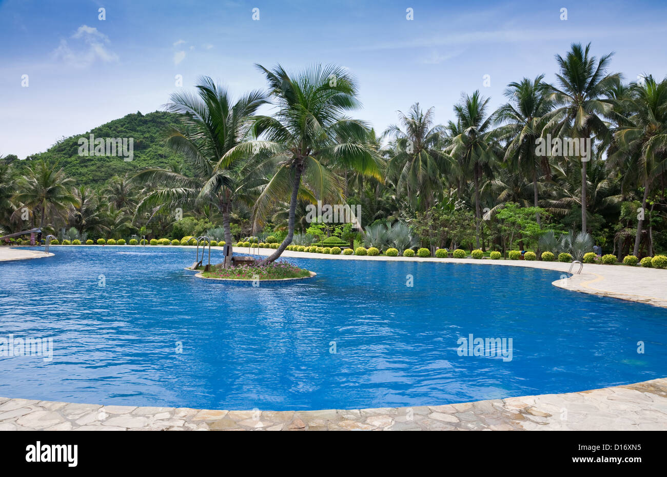 Courtyard with palm tree hi-res stock photography and images - Alamy