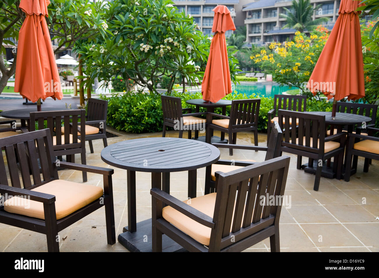 Outdoor patio bar hi-res stock photography and images - Alamy